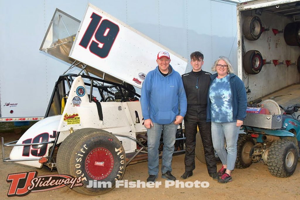 Photo Gallery: Sprints on Dirt at Butler Motor Speedway – TJSlideways.com