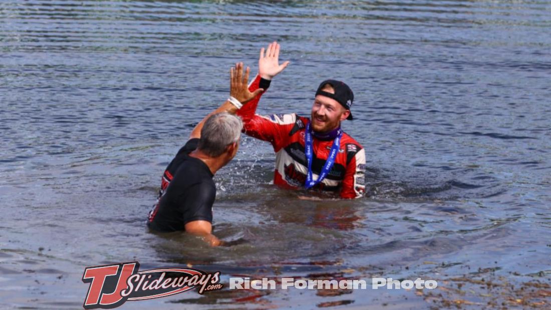 Leary Scores First Career Dirt Mile Win at Du Quoin – TJSlideways.com